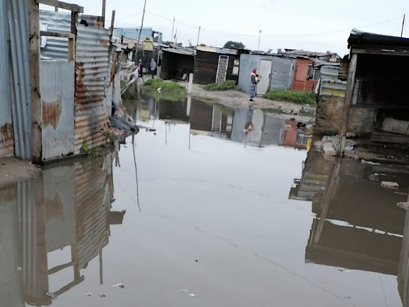 Ukhala ngokunganakwa umphakathi okhahlanyezwe izikhukhula | Scrolla ...