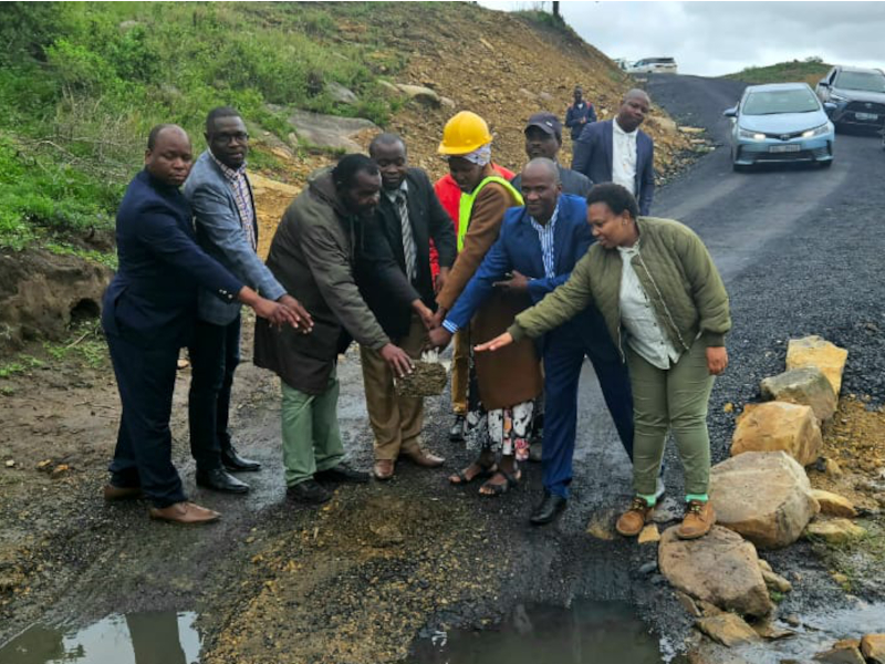 Kuzokwakhiwa ibhuloho emgwaqweni obusuqede imfuyo ngenxa yokungenisa ...