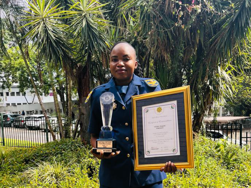 Lichonywe uphaphe lwegwalagwala iphoyisa elihamba phambili | Scrolla ...