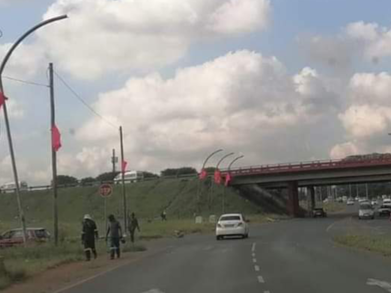 Igidigidi i-EFF ipenda idolobha laseKurhuleni ngombala obomvu | Scrolla ...