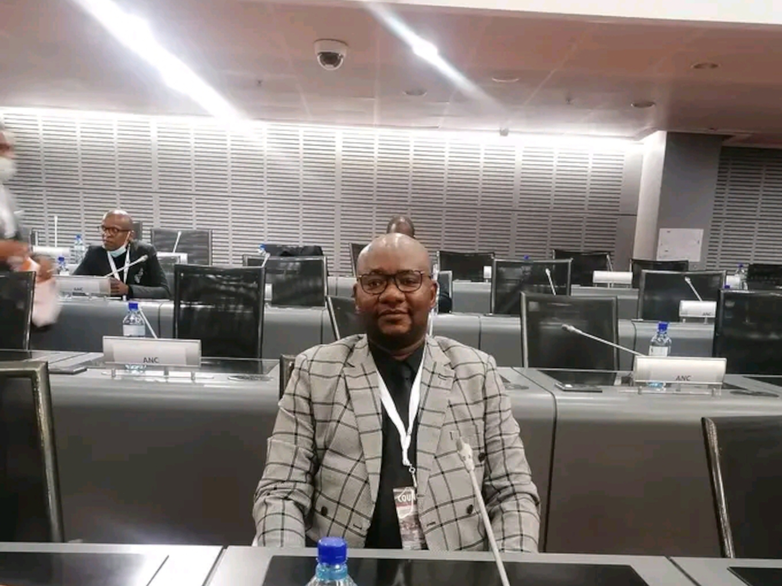 Isiphakamiso esisha sokungabethembi ubuholi bemeya | Scrolla Izindaba