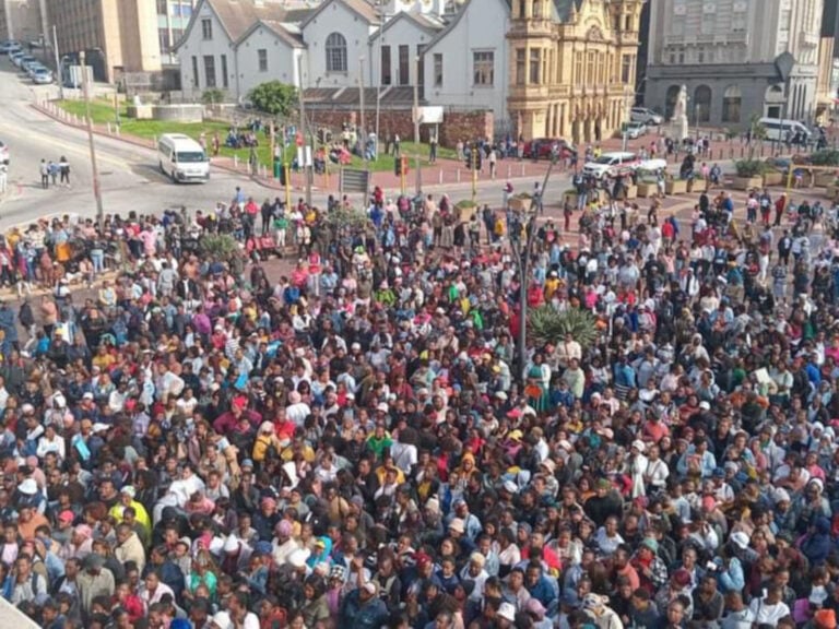 Baphushane kolayini befuna amafomu ezicelo zomsebenzi | Scrolla Izindaba