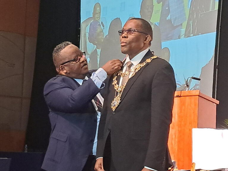 UCyril Xaba ovale isikhala seMeya kuMasipala iTheku | Scrolla Izindaba