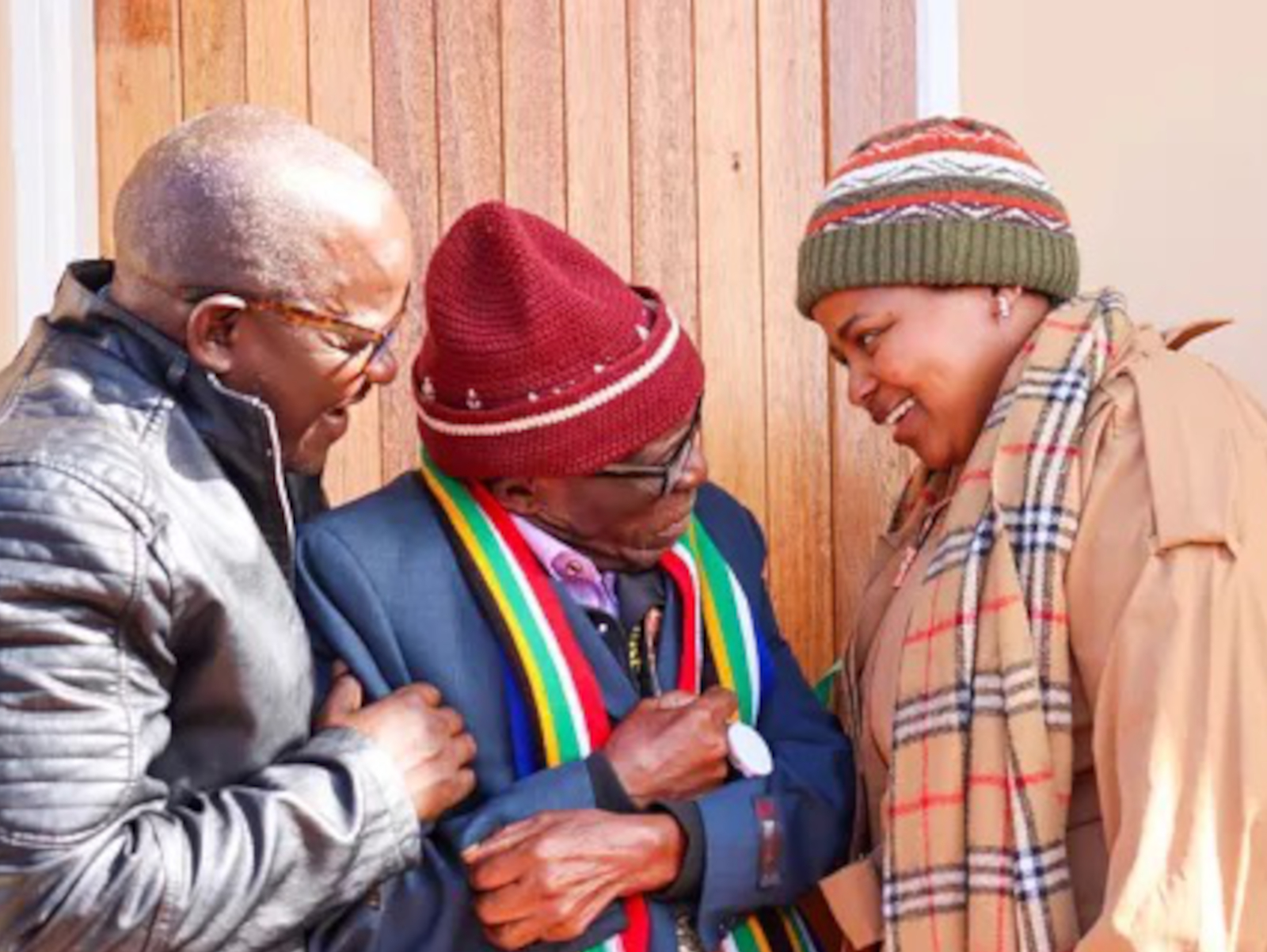 Kube yinjabulo yodwa umkhulu (110) ethola indlu yakhe okokuqala ngqa ...