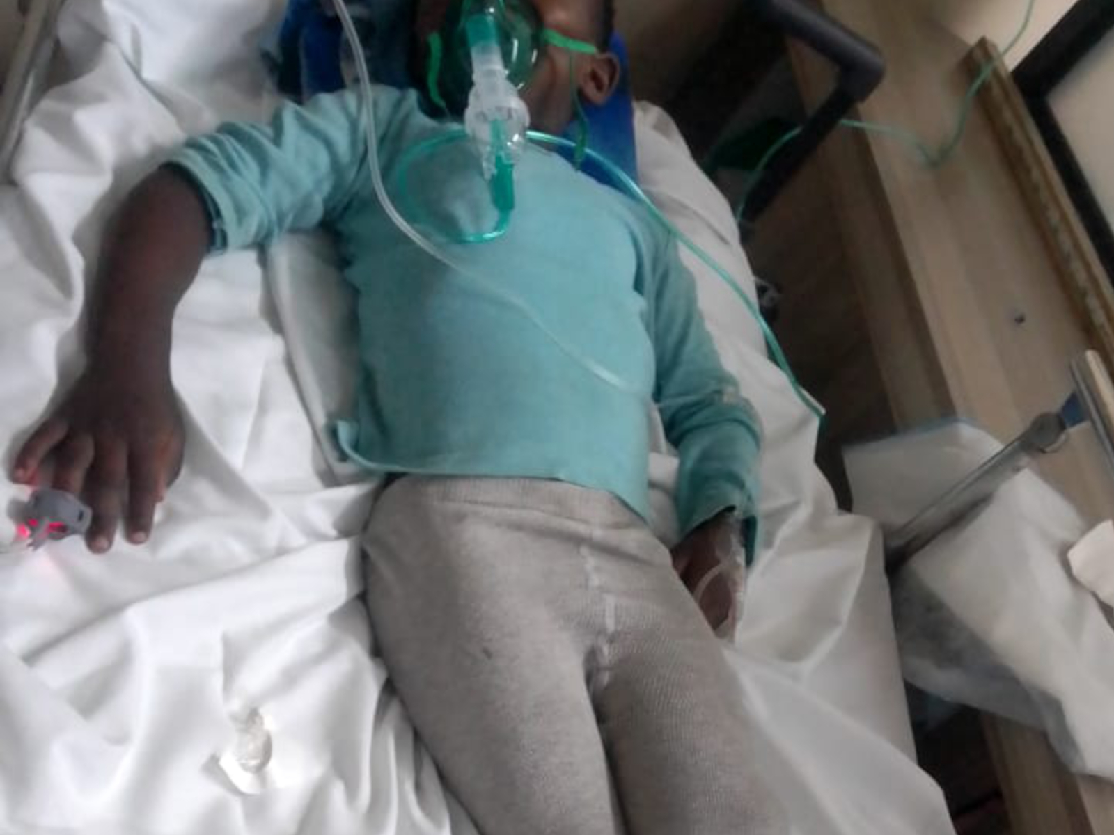 Intombazanyana (4) ilwela impilo yayo ngemuva kokudla amakhekhe ...