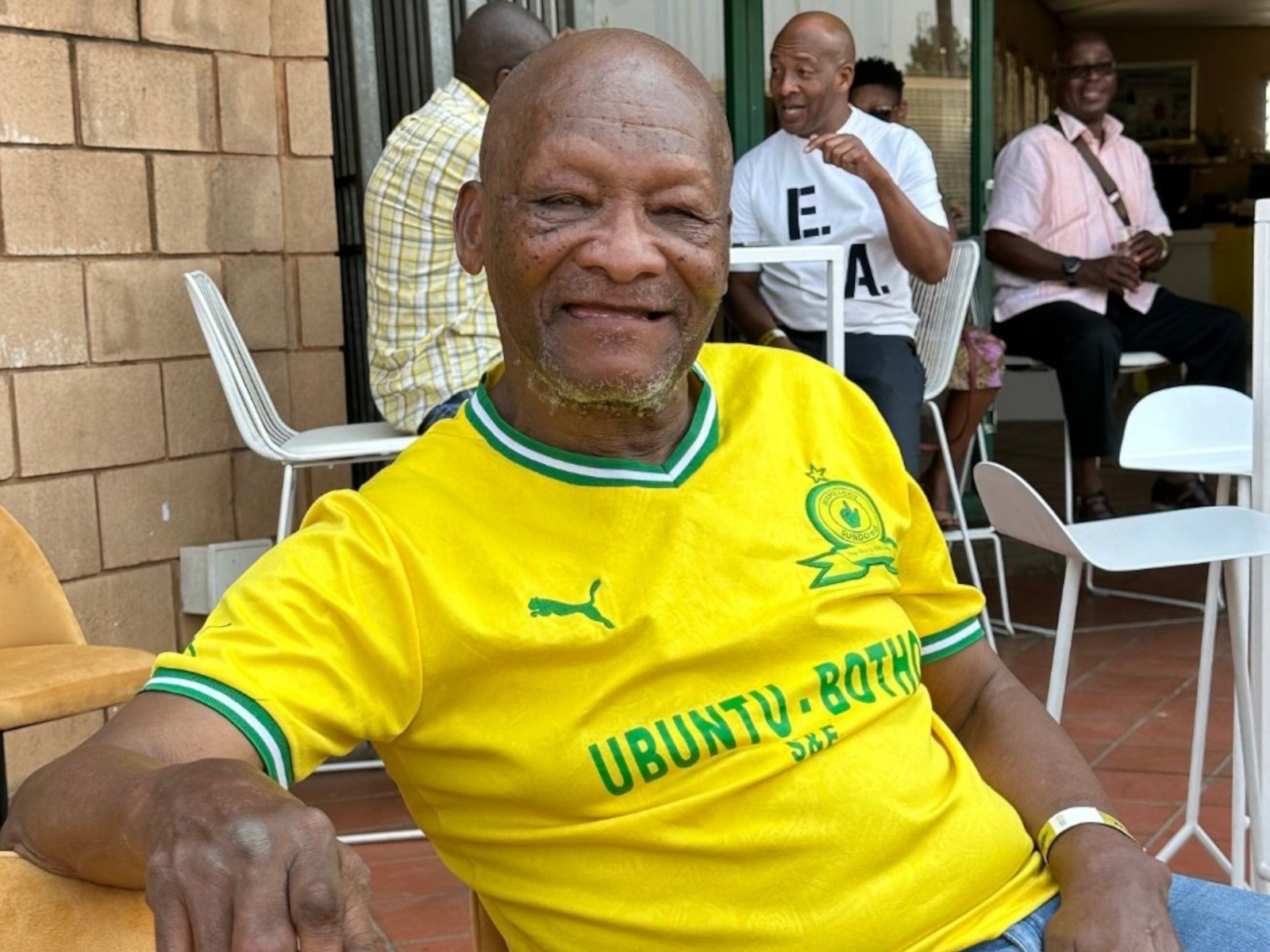 Akasekho emhlabeni obeyingqalabutho yebhola likanobhutshuzwayo ...