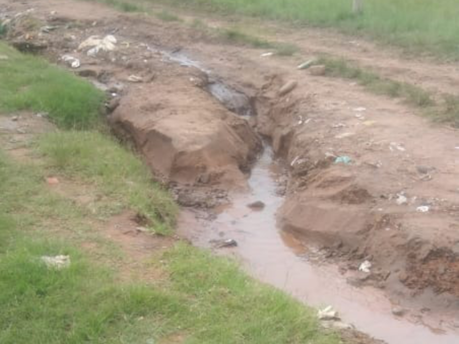 Bakhala ngomgwaqo ocekeleke phansi eMondlo | Scrolla Izindaba