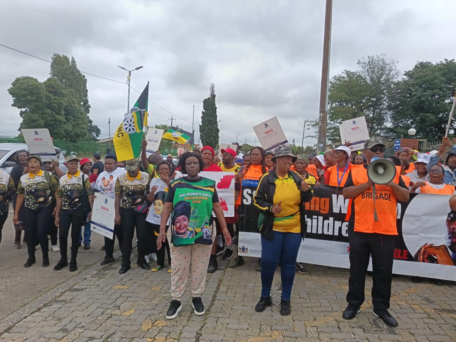 Izakhamuzi zaseDuduza eziwotha ubomvu zifuna ubulungiswa ...