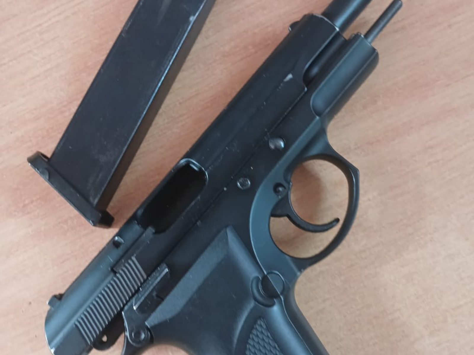 Izigebengu zibaleke zilambatha ngemuva kokubhuntsha kohlelo lokugebenga ...