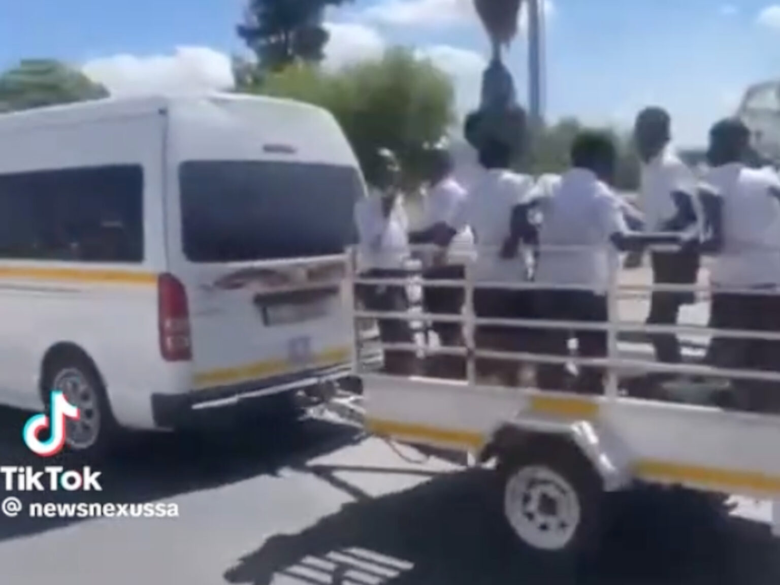 Ukhokhiswe inhlawulo ka-R10,000 umshayeli wetekisi osebenzise inqola ...