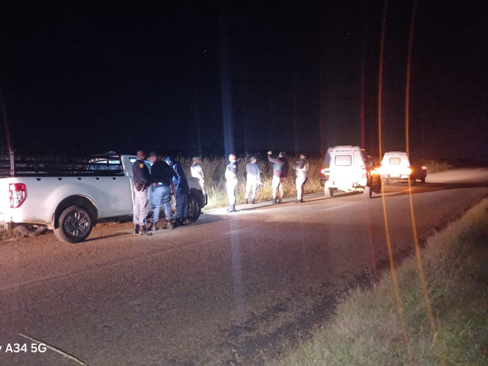 Kuboshwe abasolwa ababili ngemuva kokujahana namaphoyisa emasimini ...