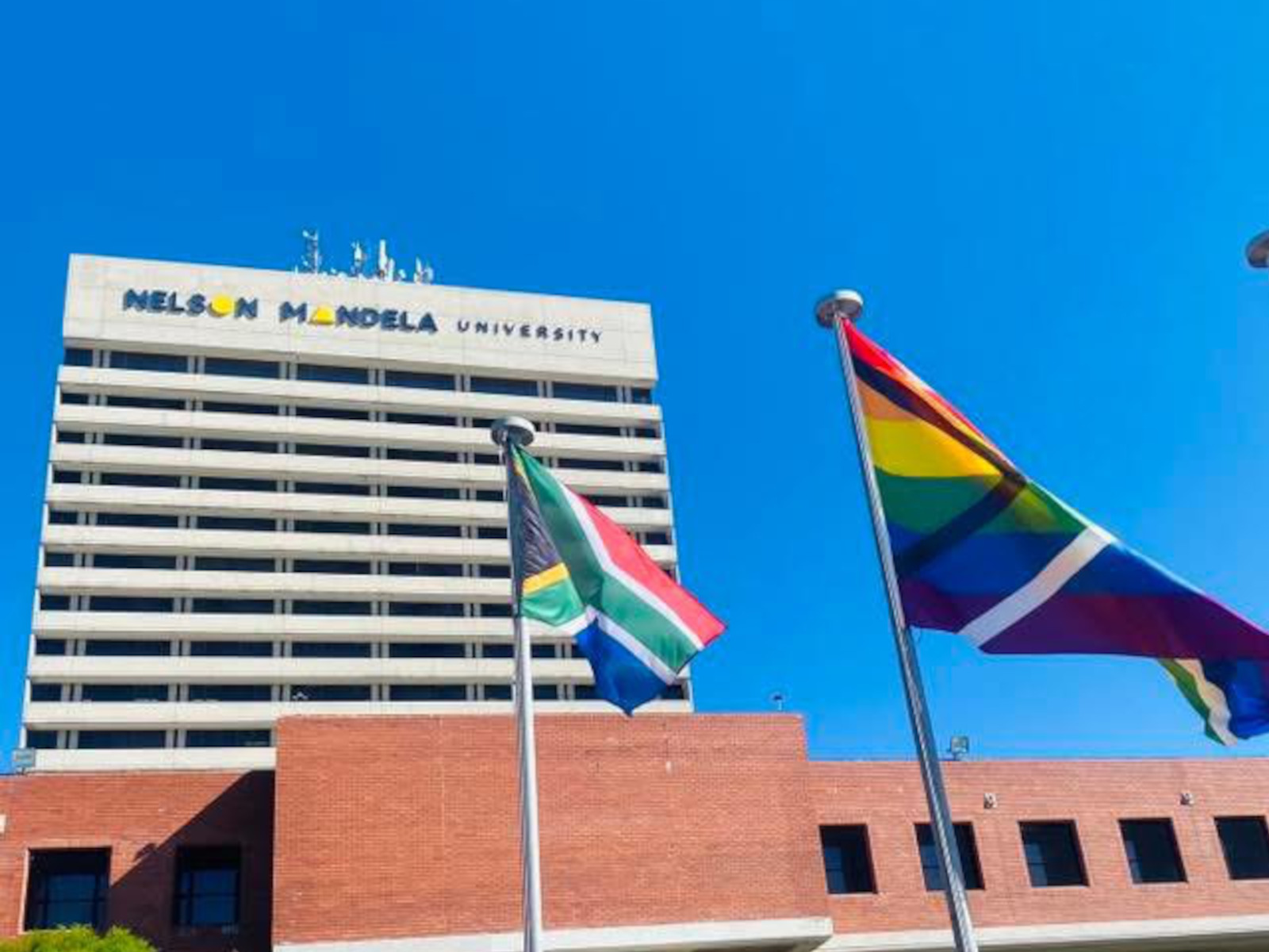 Abafundi abaningi beNyuvesi iNelson Mandela bakhala ngokuxoshwa ezindaweni okuhlala kuzo ...